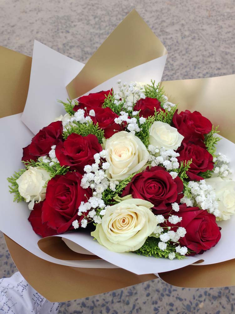 Photos De Roses Blanches Et Rouges Bouquet Iana A Unique Red Bouquet